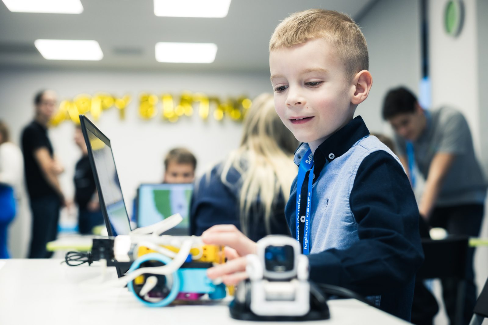 A 10 éves, magyarországi központú Logiscool új nemzetközi partnerséggel ...